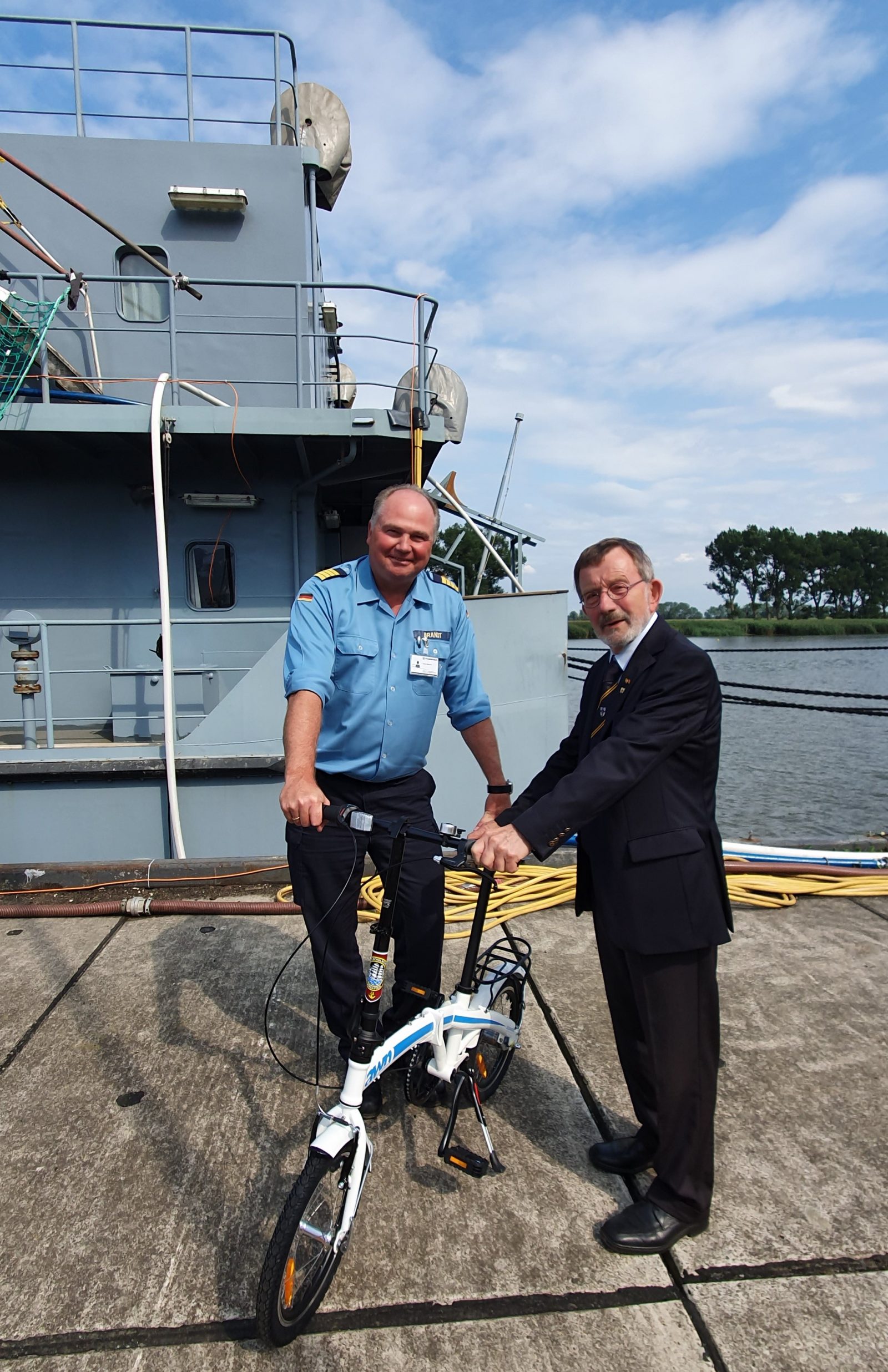 REUNION Marine dankt der Stammbesatzung der GORCH mit Seemannssonntag ...
